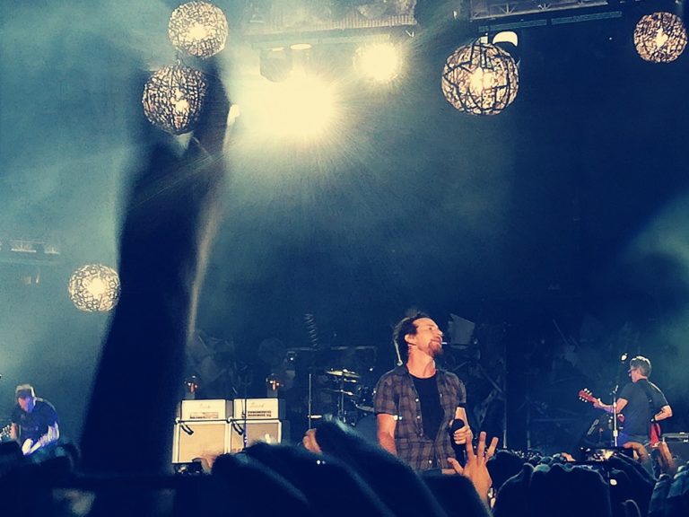 Pearl Jam, Seattle, beneficenza, 50 mila persone… ed ecco un grande ...